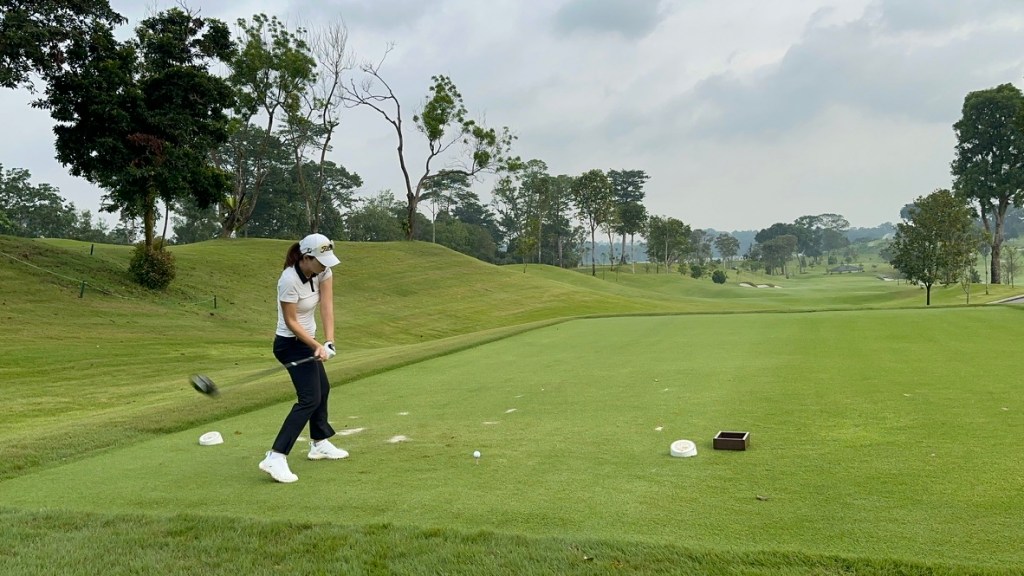 Golf with Tae Kyung Kim from Hidden Castle – miniLiew